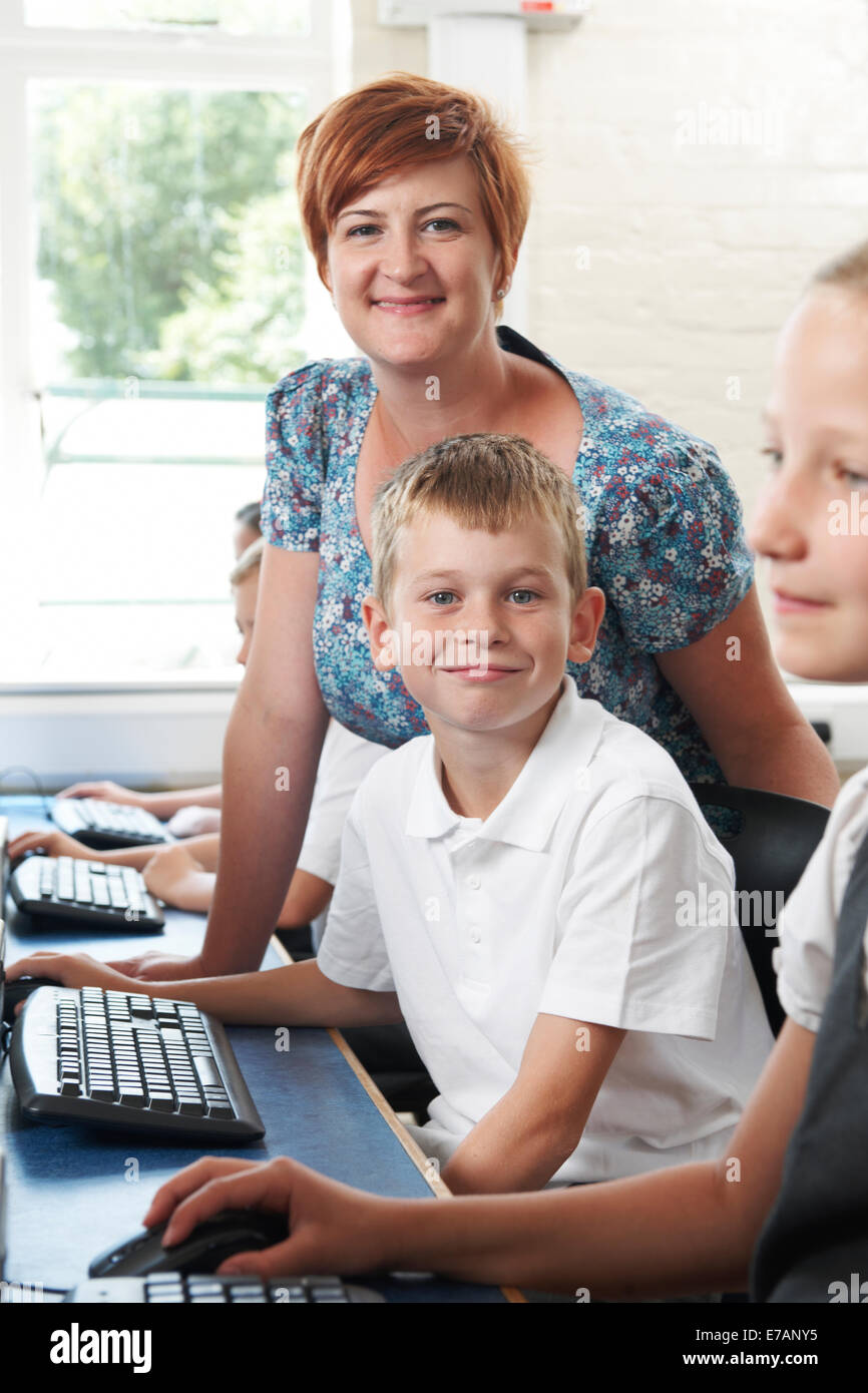 Male teacher in class hi-res stock photography and images - Alamy