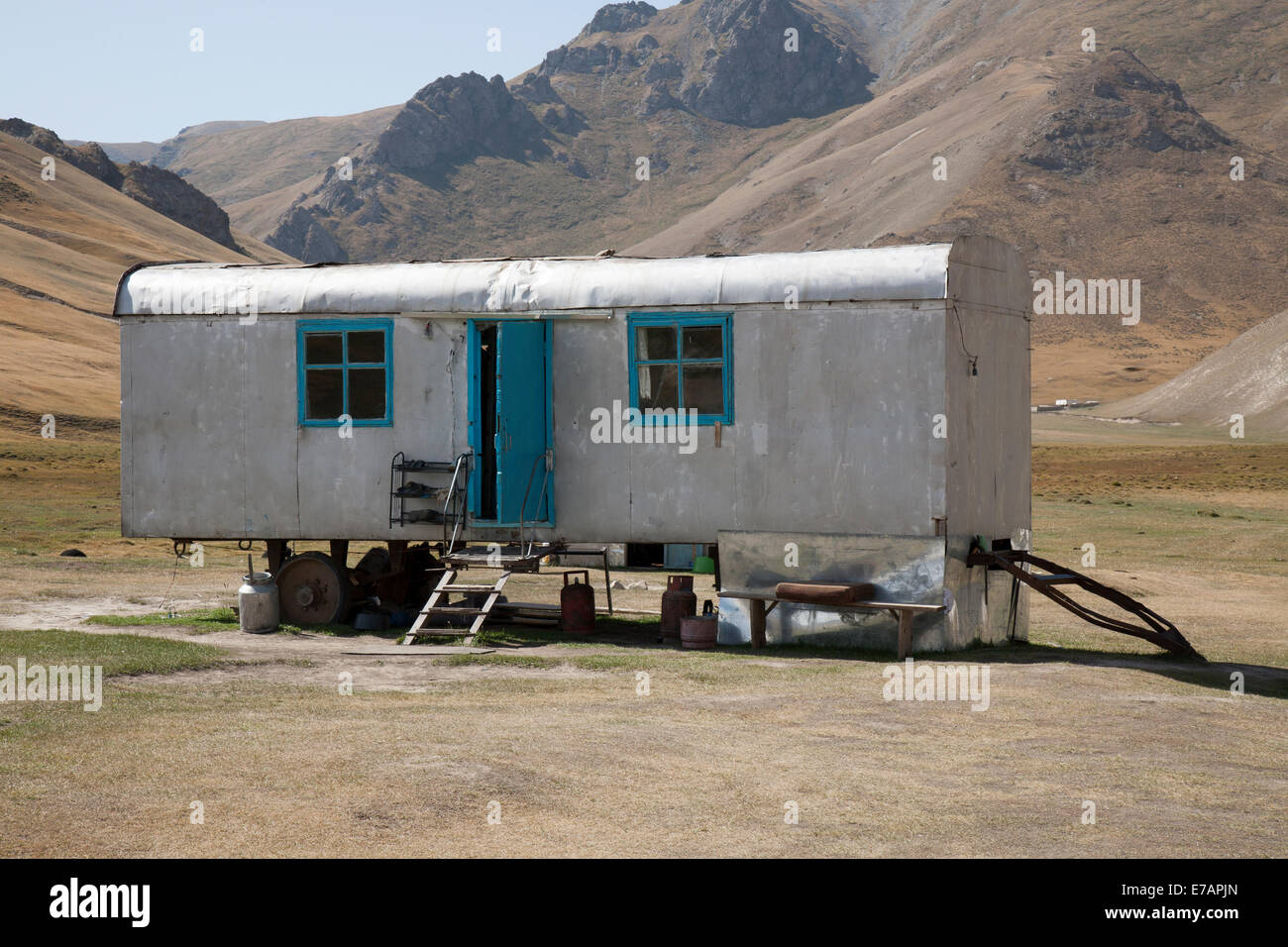 Converted railway carriage hi-res stock photography and images - Alamy