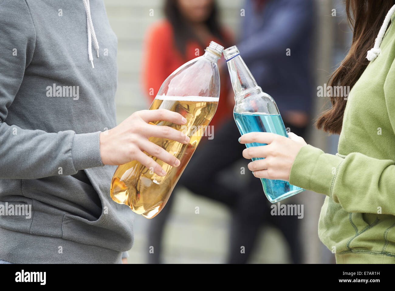 Teenage drinking alcohol hi-res stock photography and images - Alamy