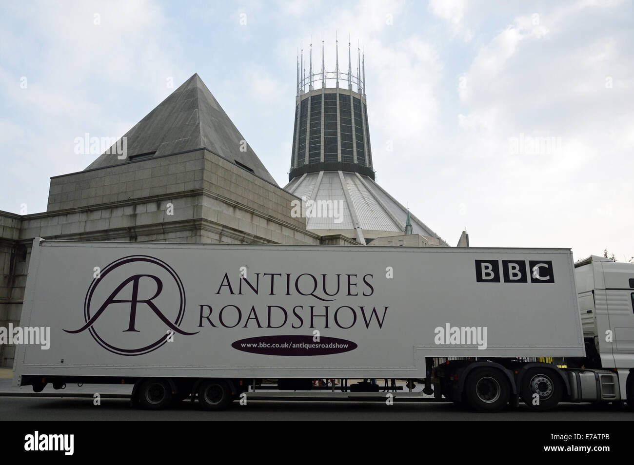 Fiona Bruce Antiques Roadshow High Resolution Stock Photography and ...