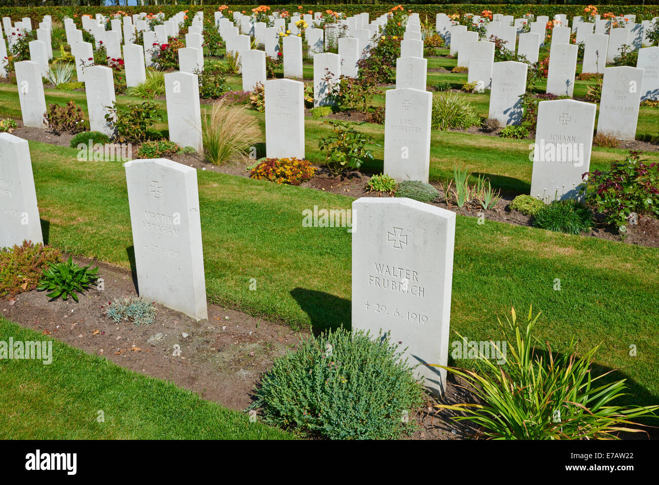 World war two graves hi-res stock photography and images - Alamy