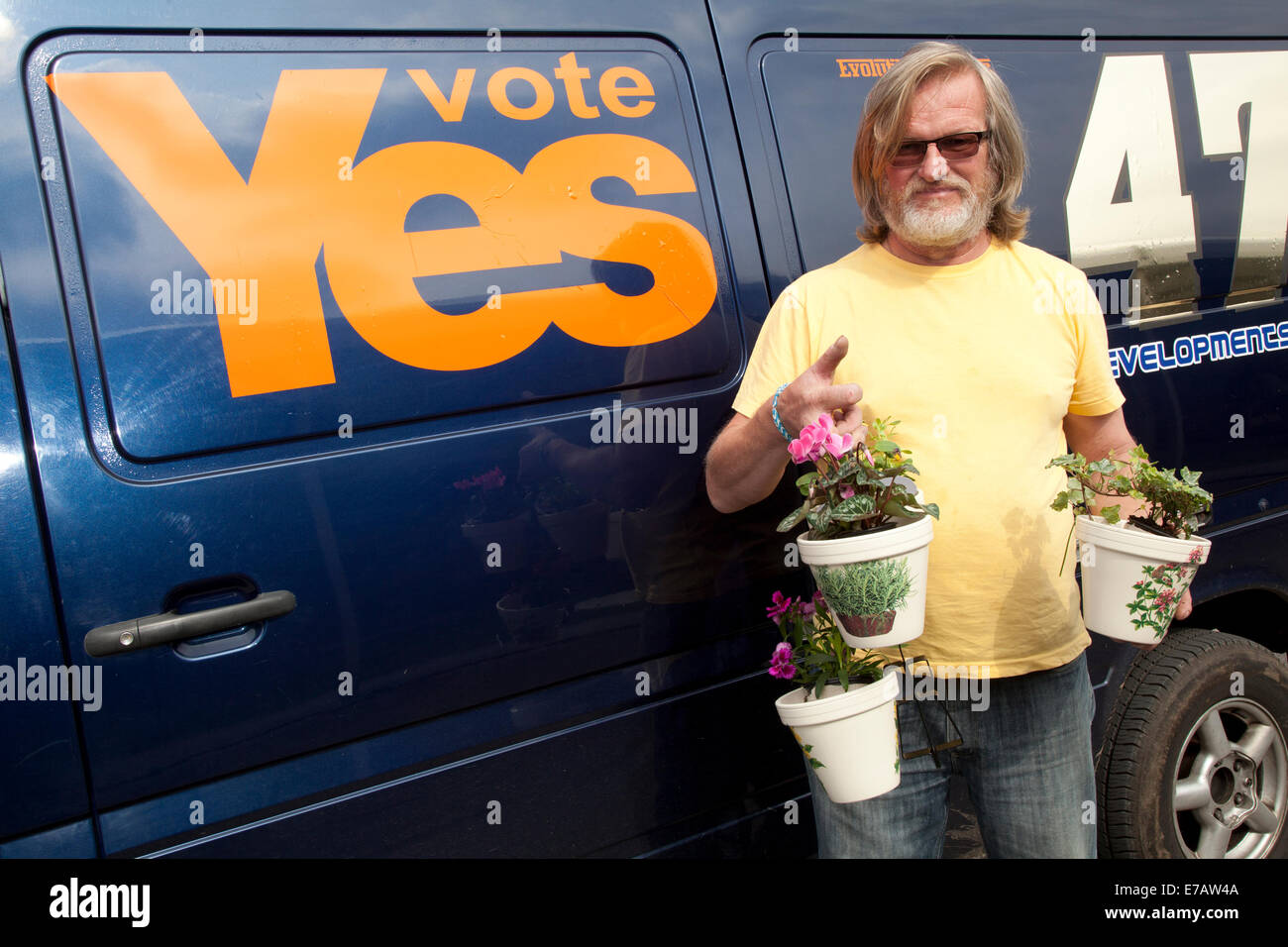 Scottish national party logo hi-res stock photography and images - Alamy