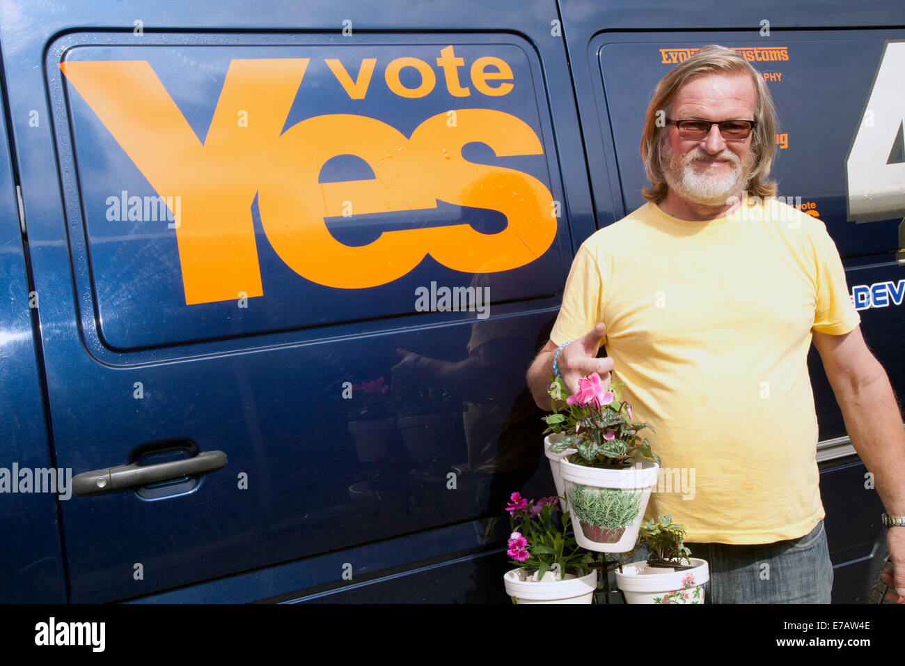Scottish national party logo hi-res stock photography and images - Alamy