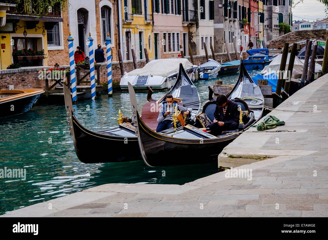 Italy Venice Zattere Rio di San Vio gondola gondoliere Stock Photo - Alamy