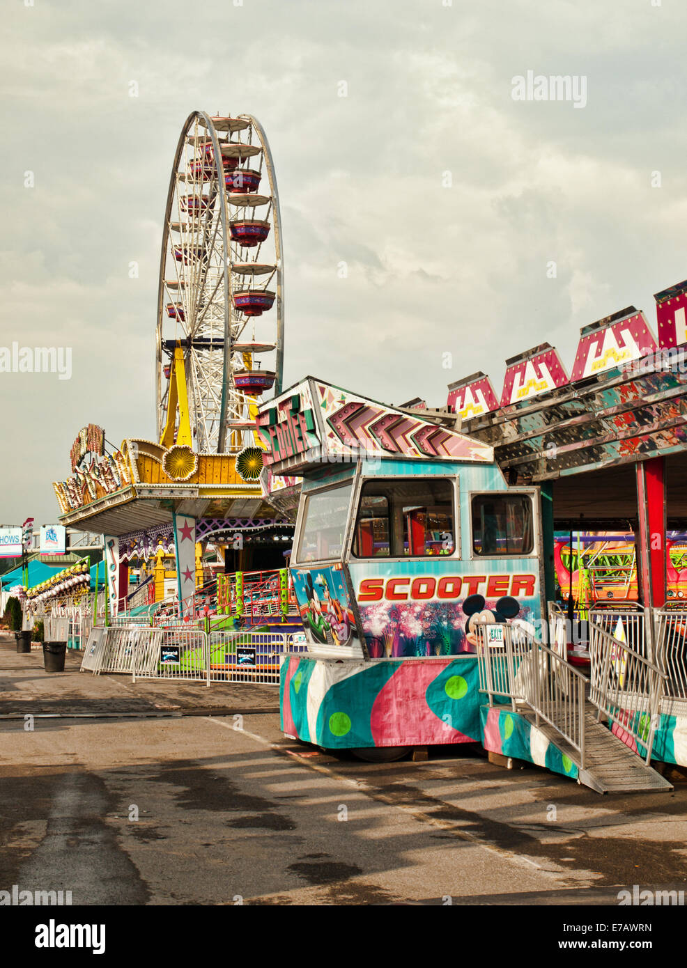 Midway rides ferris wheel hi-res stock photography and images - Alamy