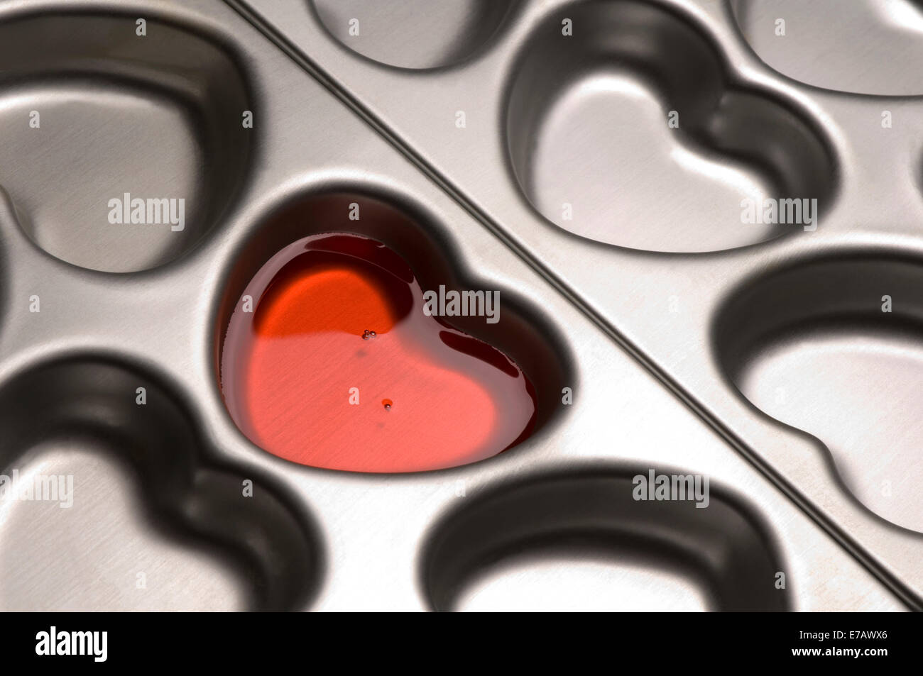 Muffin tin tray in shape of hearts Stock Photo - Alamy