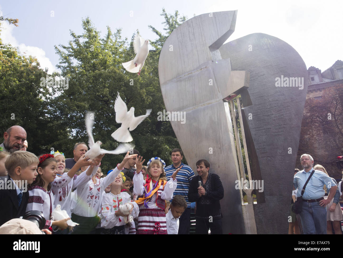 Children released doves of peace. 11th Sep, 2014. -- Today in Kiev a ...