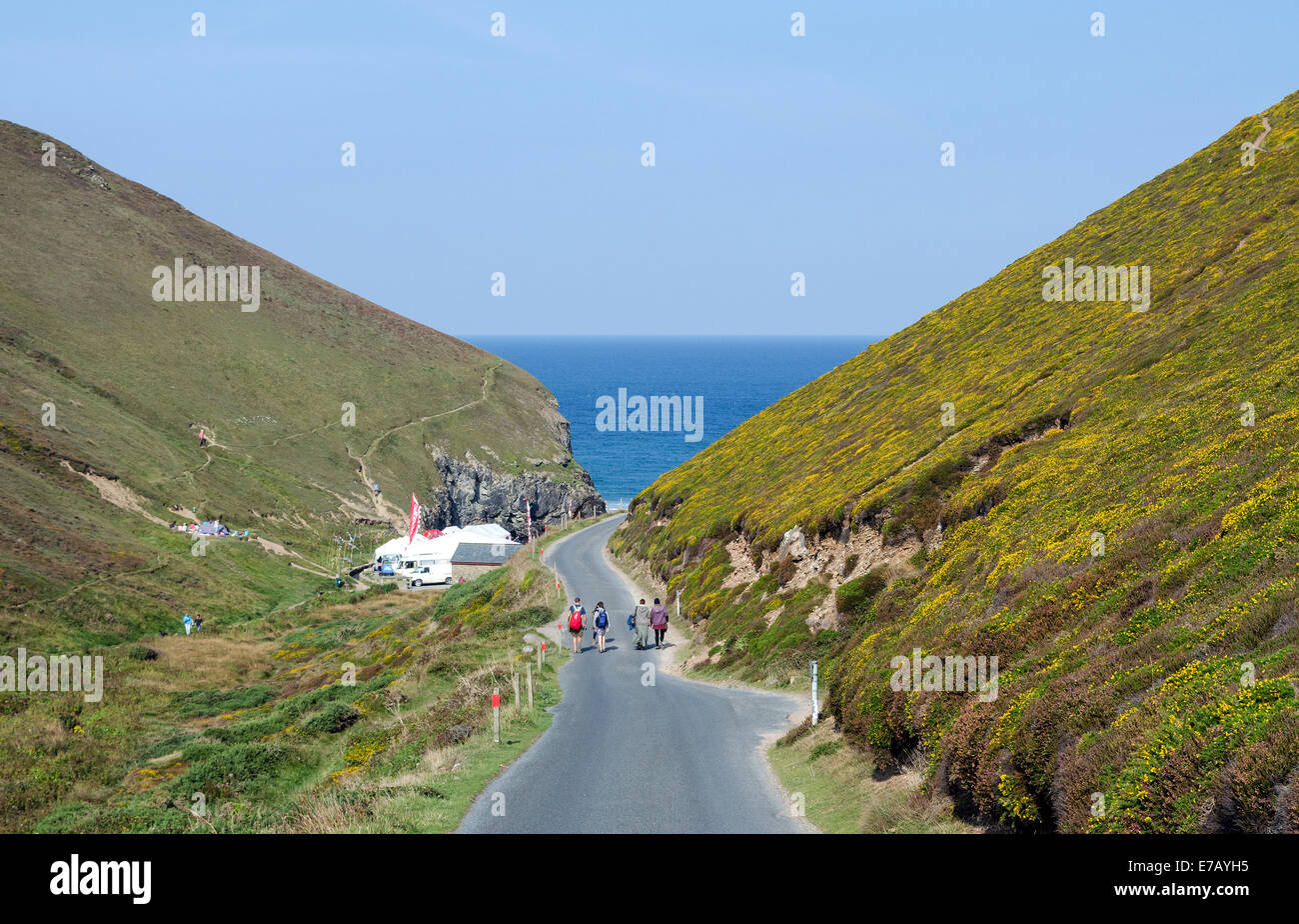 Narrow road hi-res stock photography and images - Alamy