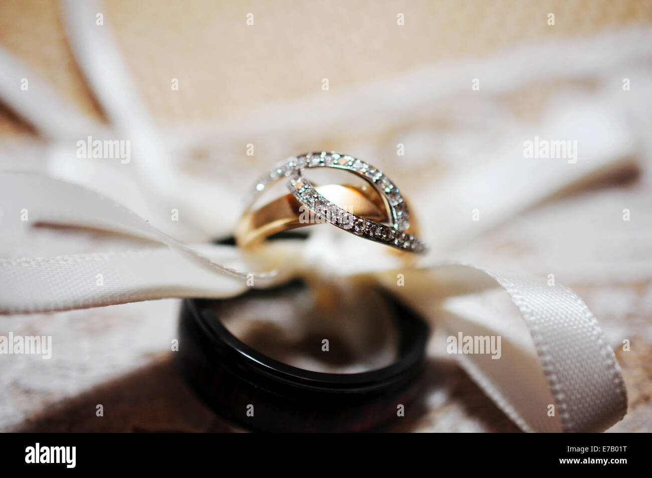 Ribbon tied around wedding rings hi-res stock photography and images ...