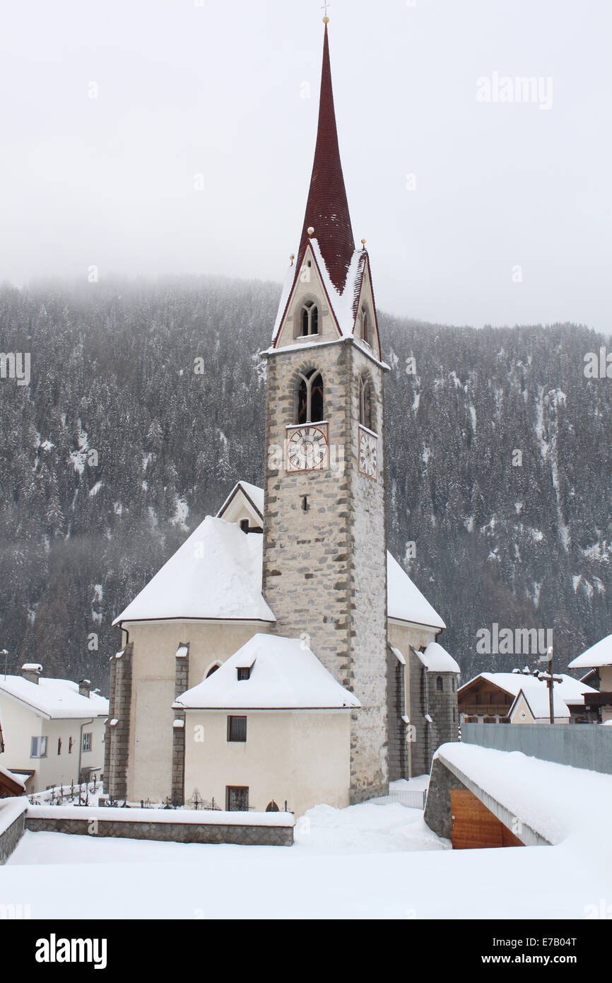 Snow and a country church hi-res stock photography and images - Alamy