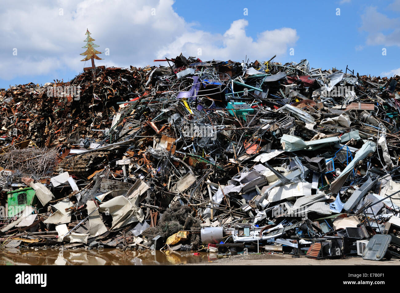 Junkyard north america hi-res stock photography and images - Alamy