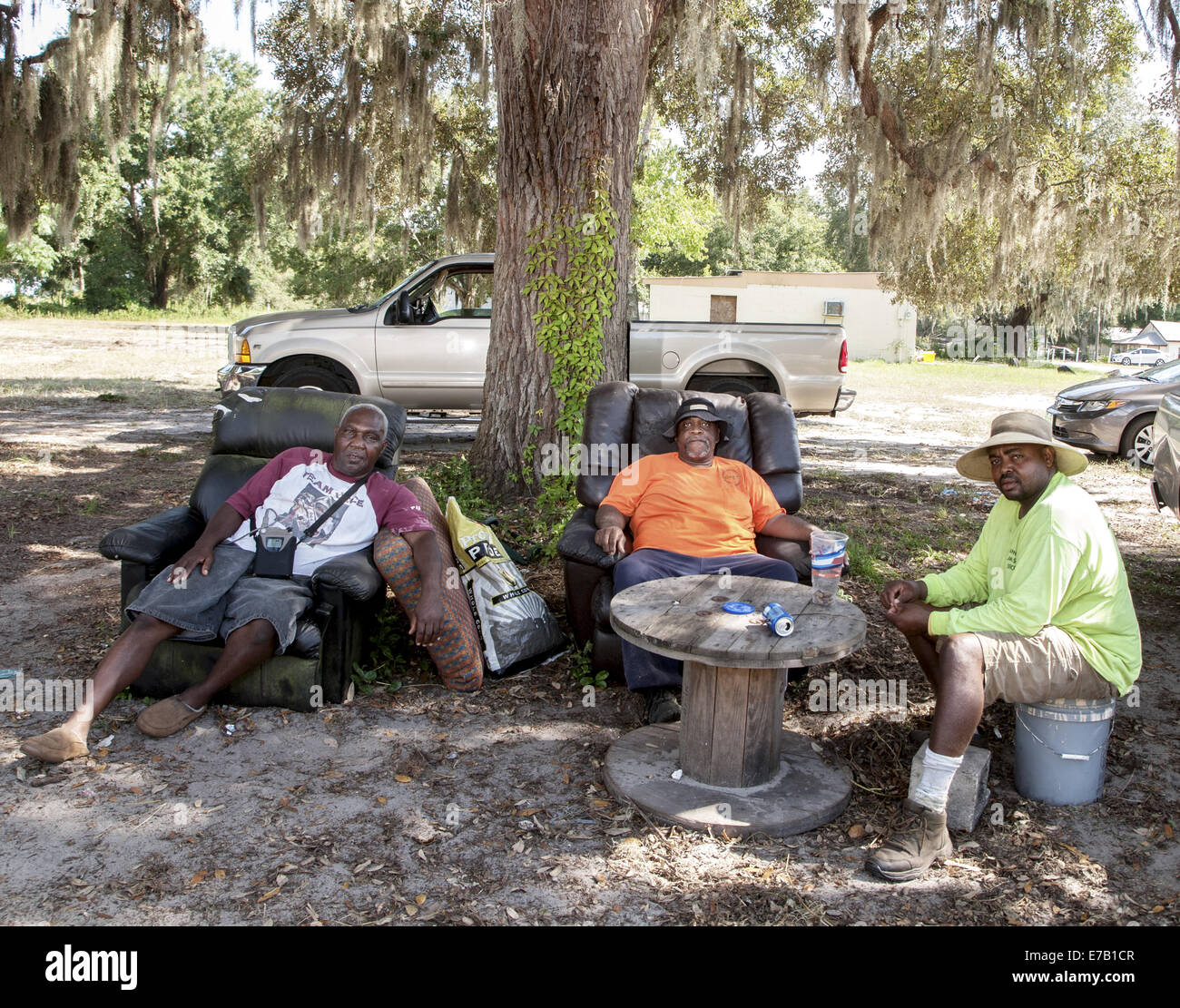 Group people sitting under tree hi-res stock photography and images - Alamy