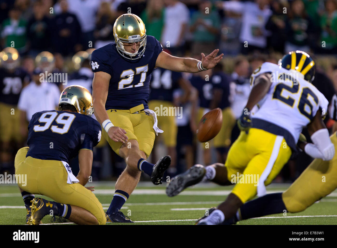 Kicker punter hi-res stock photography and images - Alamy