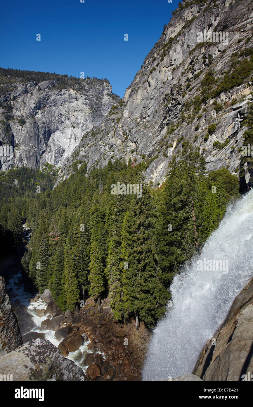 Merced River flowing over Vernal Fall, The Mist Trail, Yosemite ...