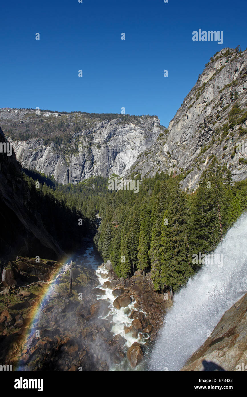 Merced River flowing over Vernal Fall, The Mist Trail, Yosemite ...
