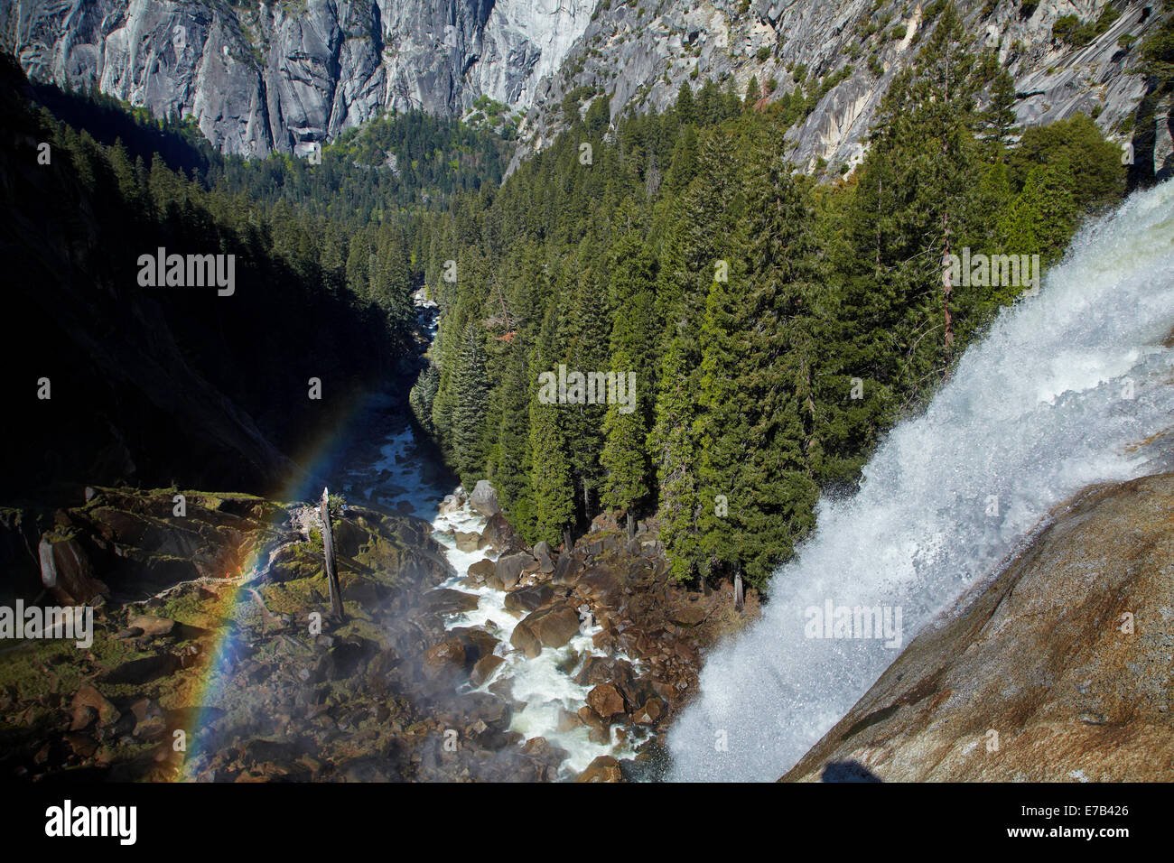 Merced River flowing over Vernal Fall, The Mist Trail, Yosemite ...