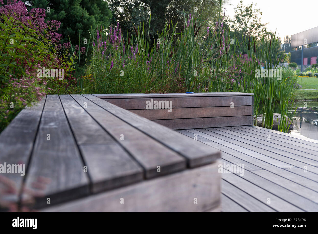 Pond terrace hi-res stock photography and images - Alamy