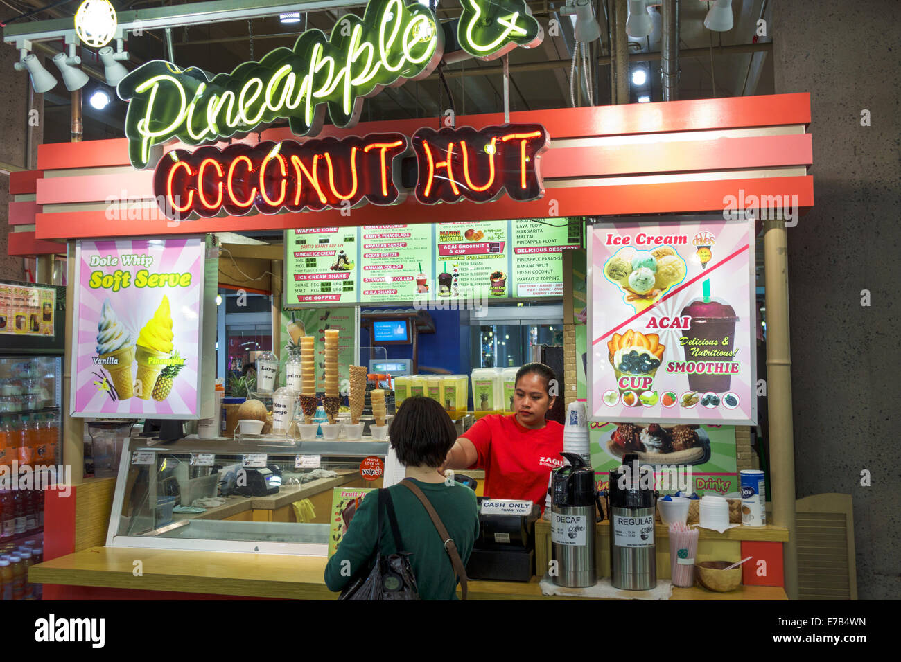 Ala moana center honolulu hi-res stock photography and images - Alamy