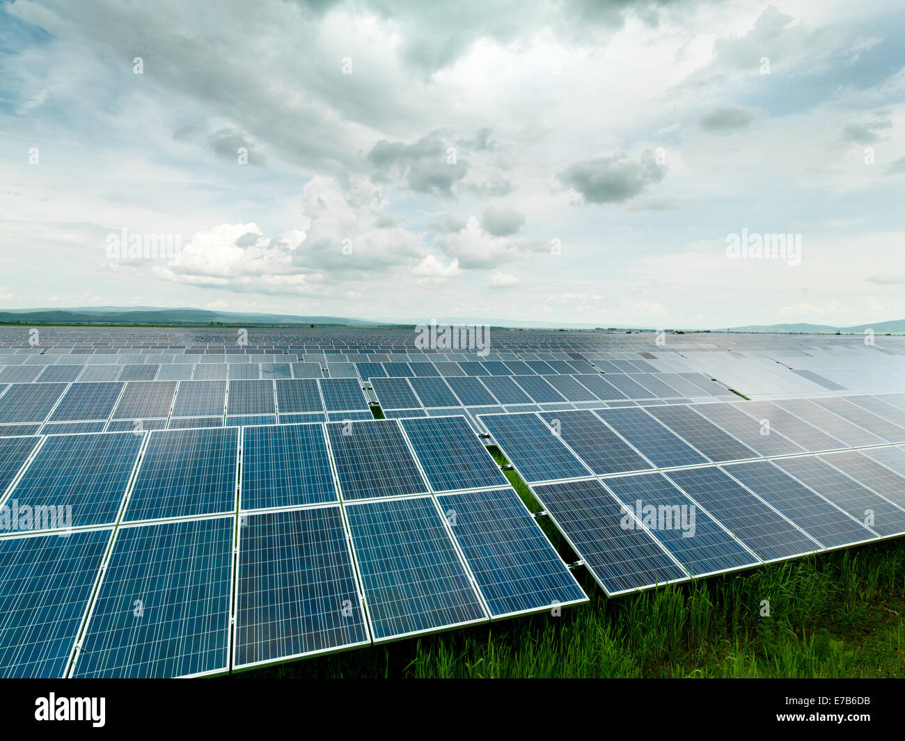 Solar panels and green grass hi-res stock photography and images - Alamy