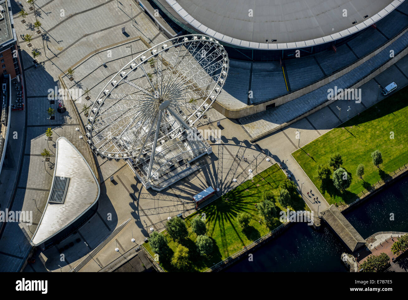 A close up aerial view of the Liverpool Echo Wheel Stock Photo - Alamy