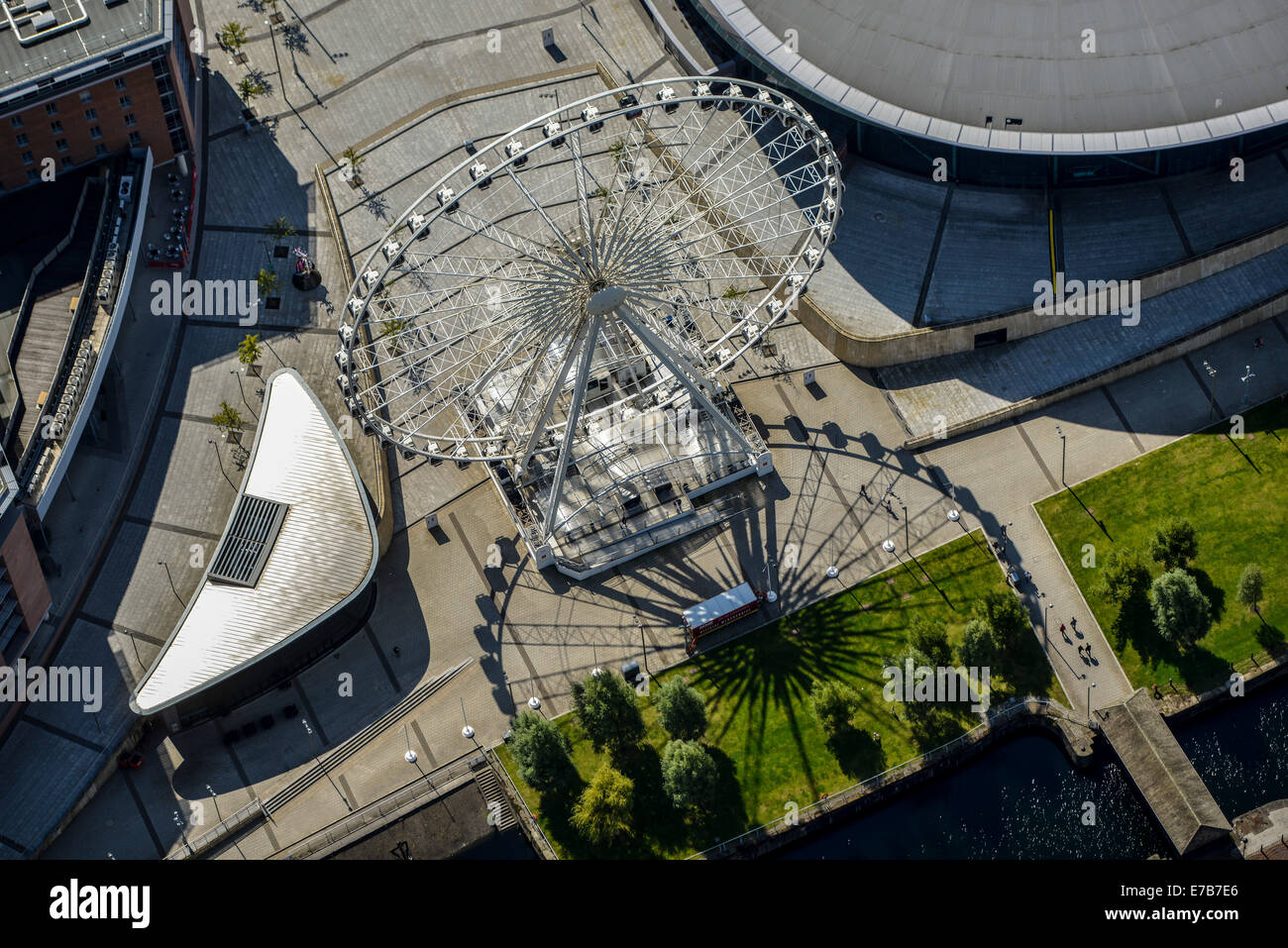 A close up aerial view of the Liverpool Echo Wheel Stock Photo - Alamy
