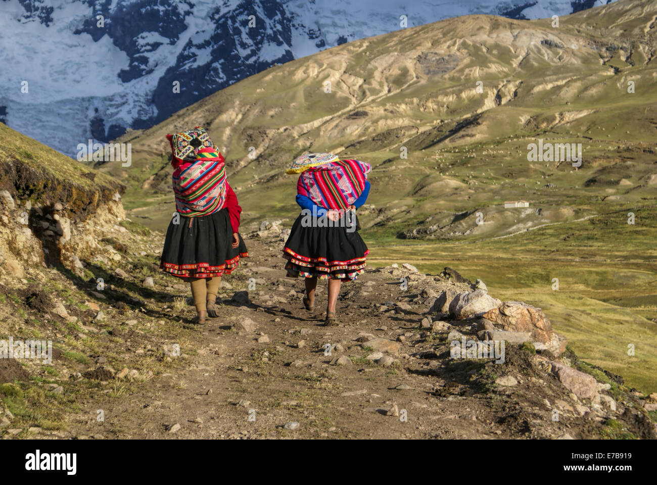 Women landscape hi-res stock photography and images - Alamy