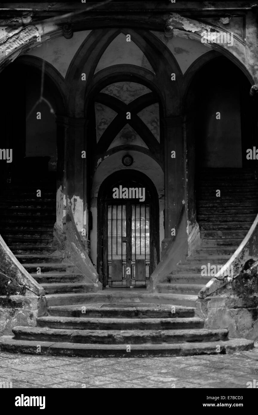 Old italian staircase hi-res stock photography and images - Alamy