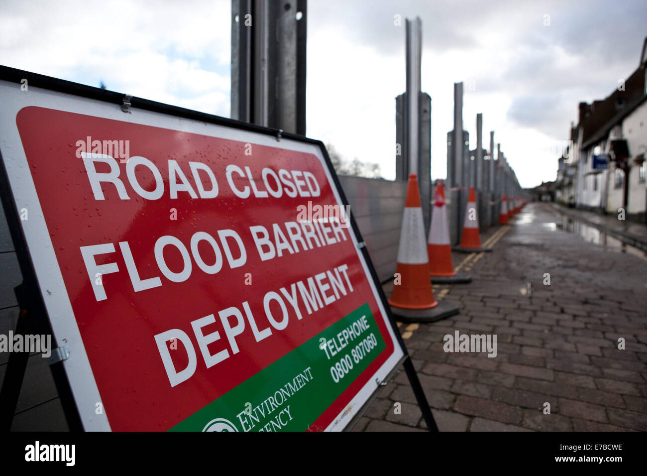 Flood sign hi-res stock photography and images - Alamy