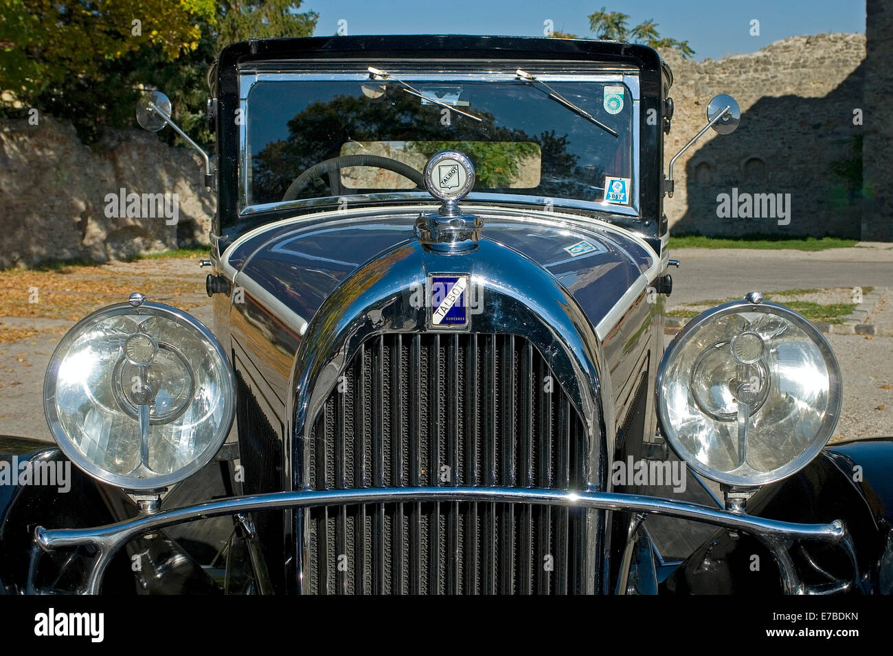 Suresnes hi-res stock photography and images - Alamy
