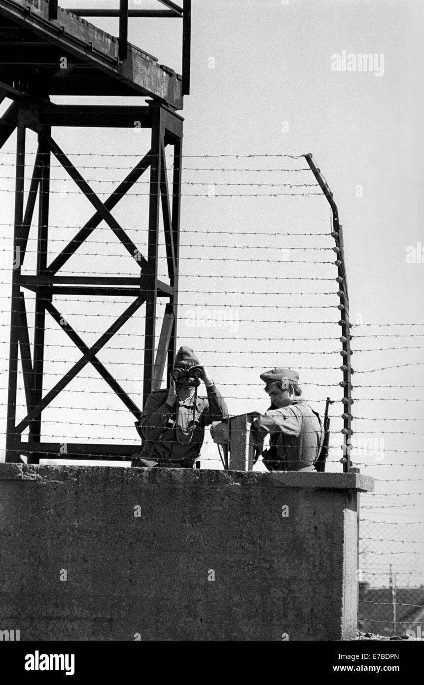 East germany fence archive hi-res stock photography and images - Alamy