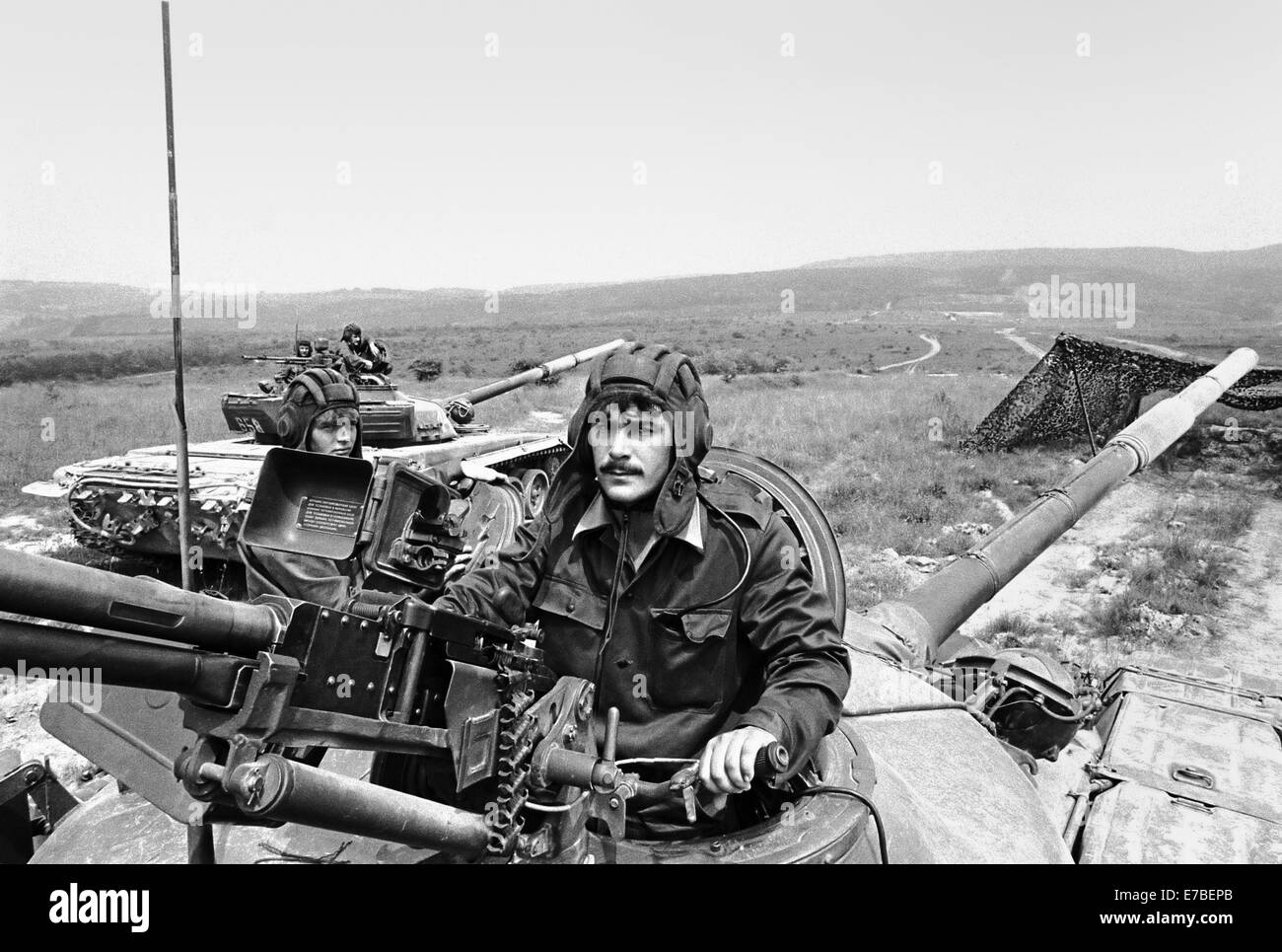 Hungarian army, armored brigade of Tata, Soviet built T 72 tanks (may ...
