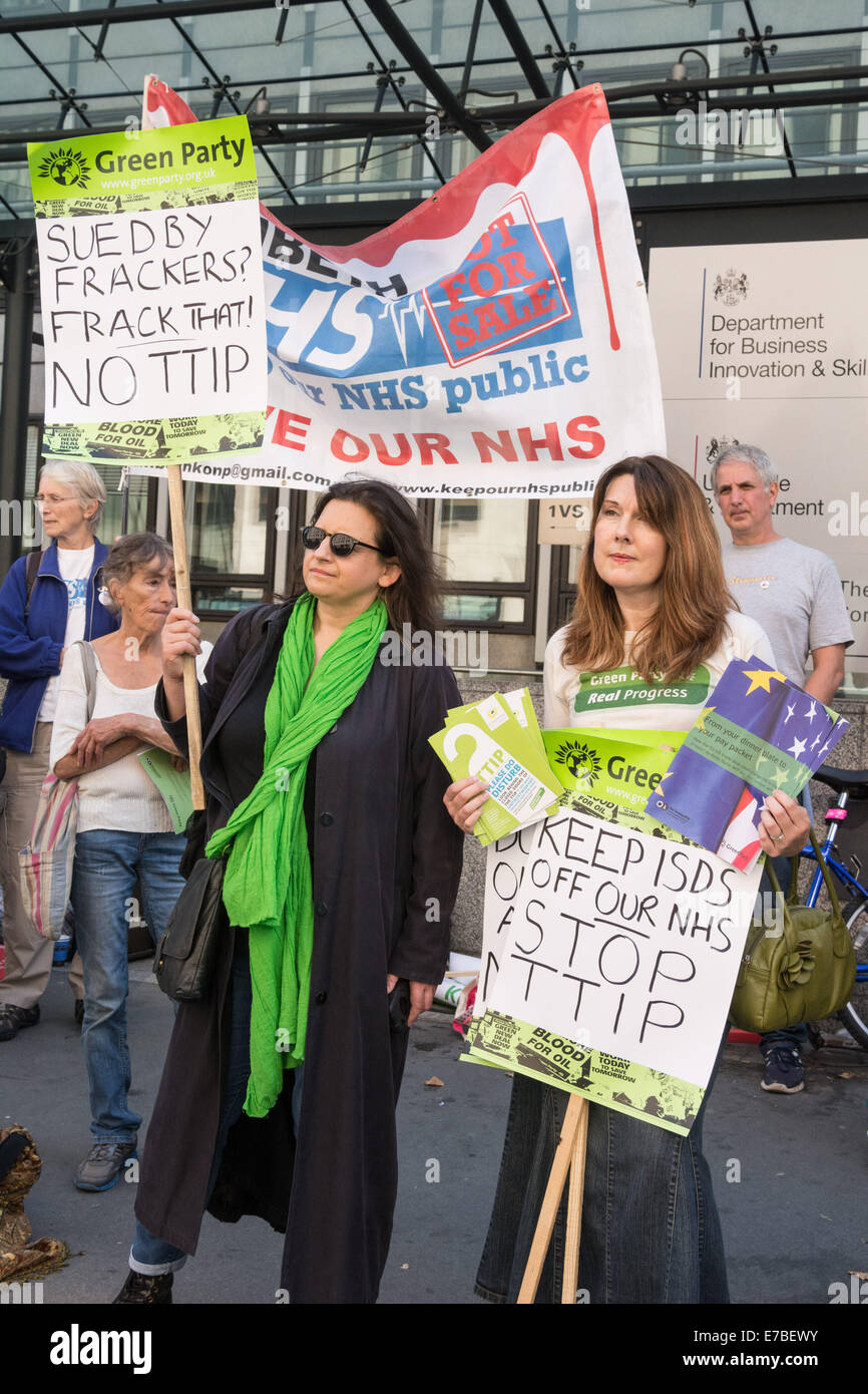 London, UK, 12th September 2014. Protesters outside the Department for ...