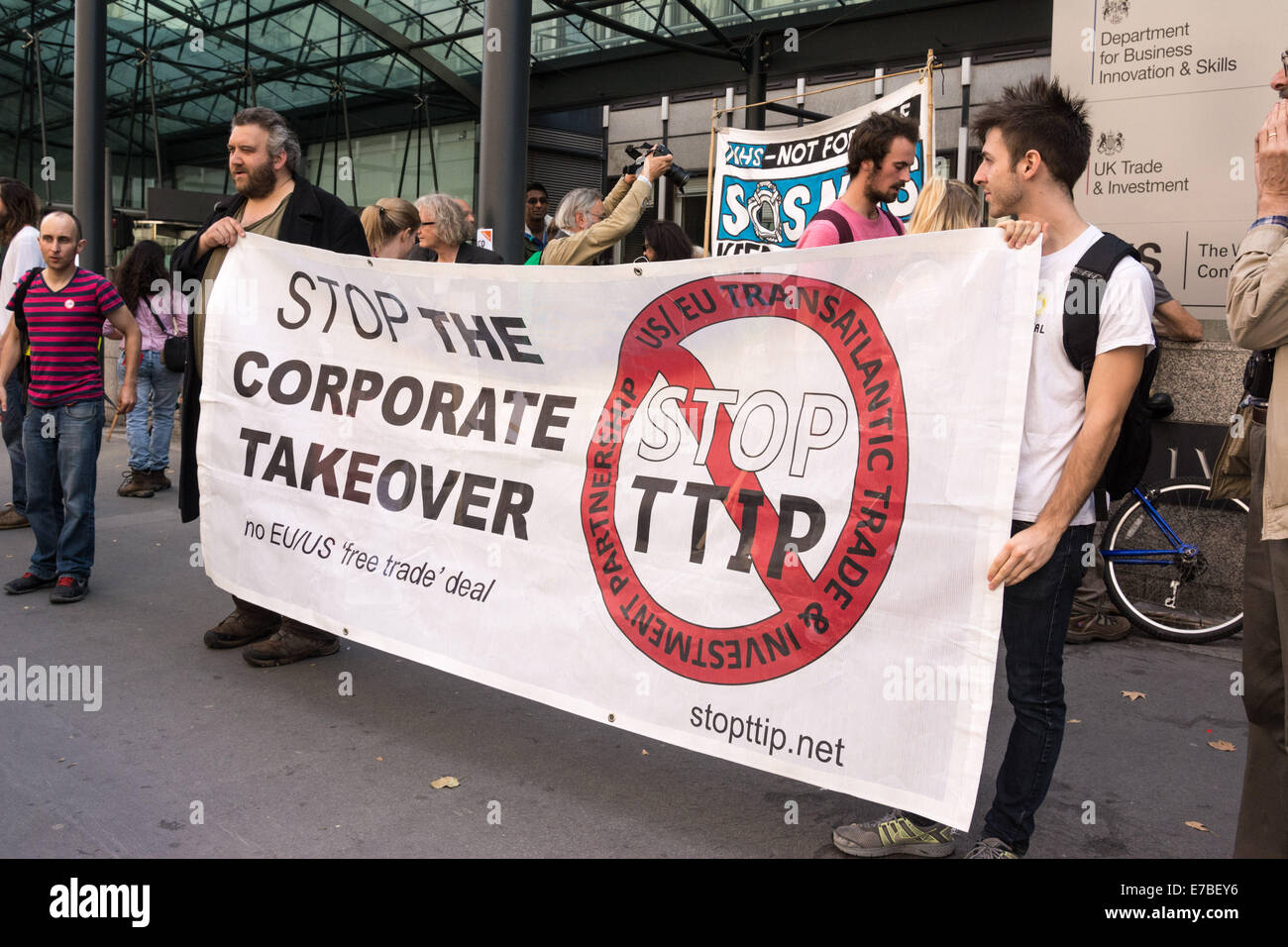 London, UK, 12th September 2014. Protesters outside the Department for ...