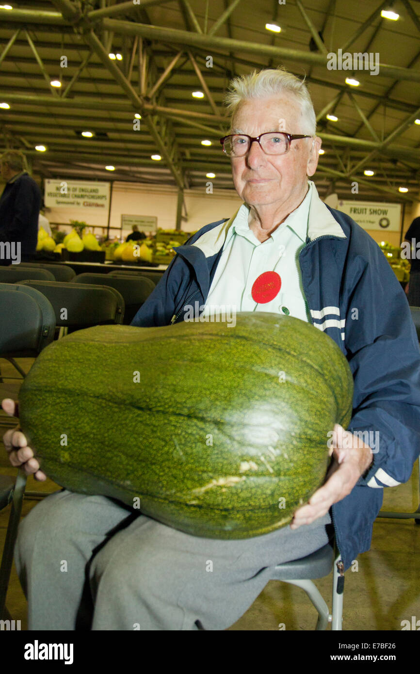 Vegetable growing competition hi-res stock photography and images - Alamy