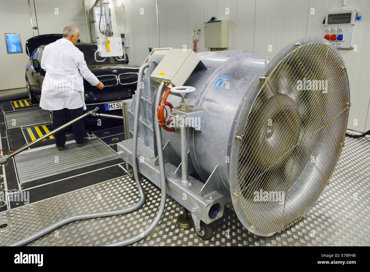 Ispra (Italy), VELA laboratory (Vehicle Emissions Laboratory) for ...