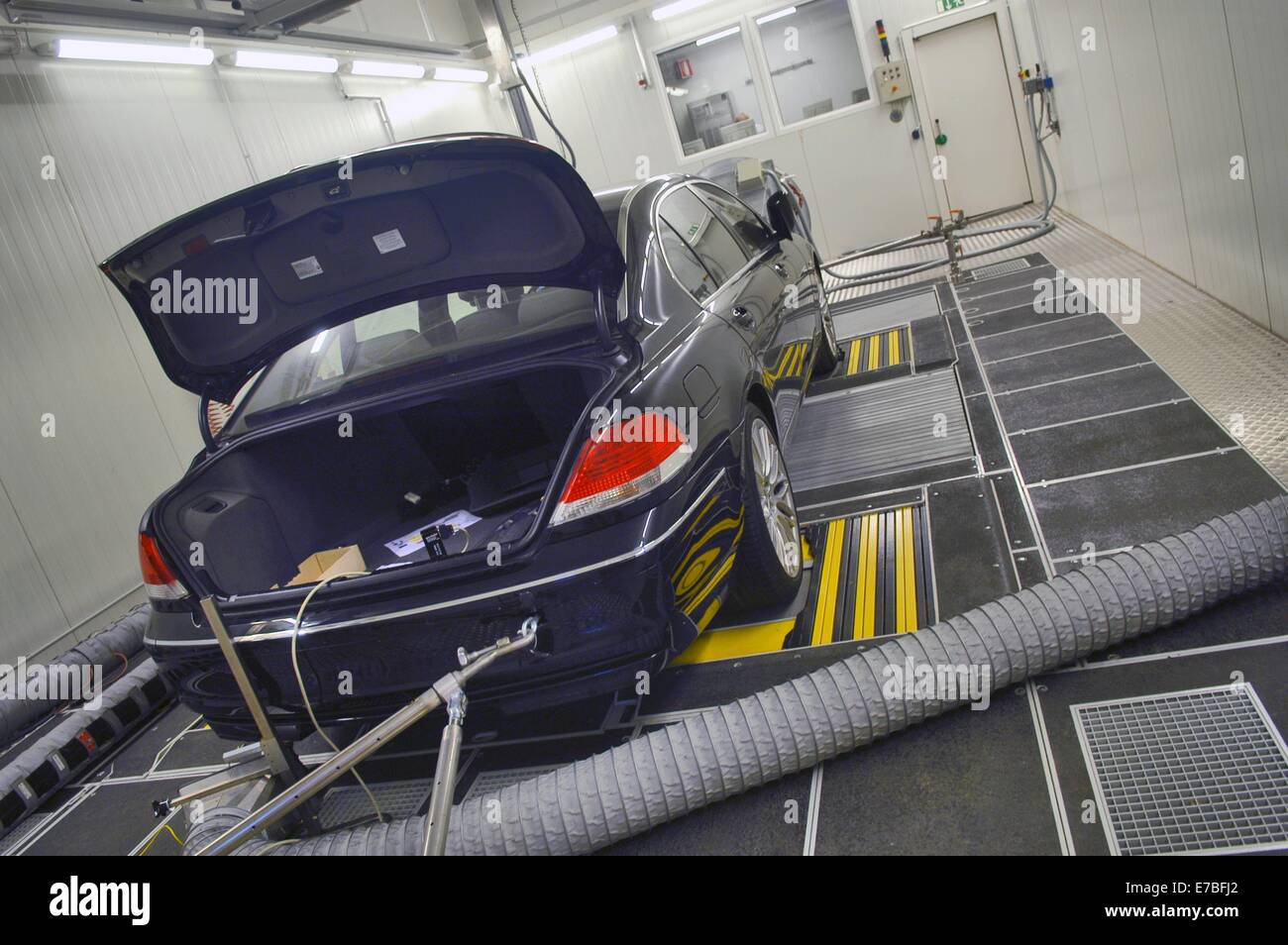 Ispra (Italy), VELA laboratory (Vehicle Emissions Laboratory) for ...