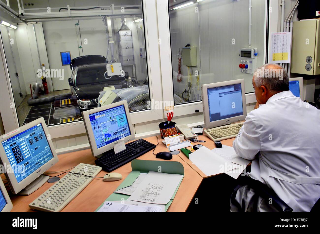 Ispra (Italy), VELA laboratory (Vehicle Emissions Laboratory) for ...