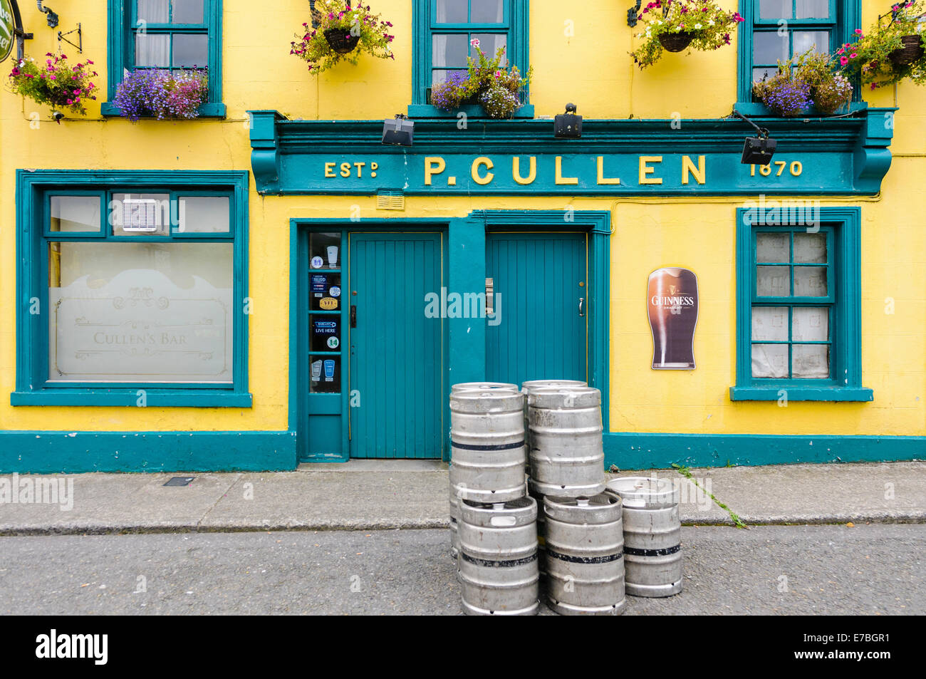 Empty beer kegs hi-res stock photography and images - Alamy