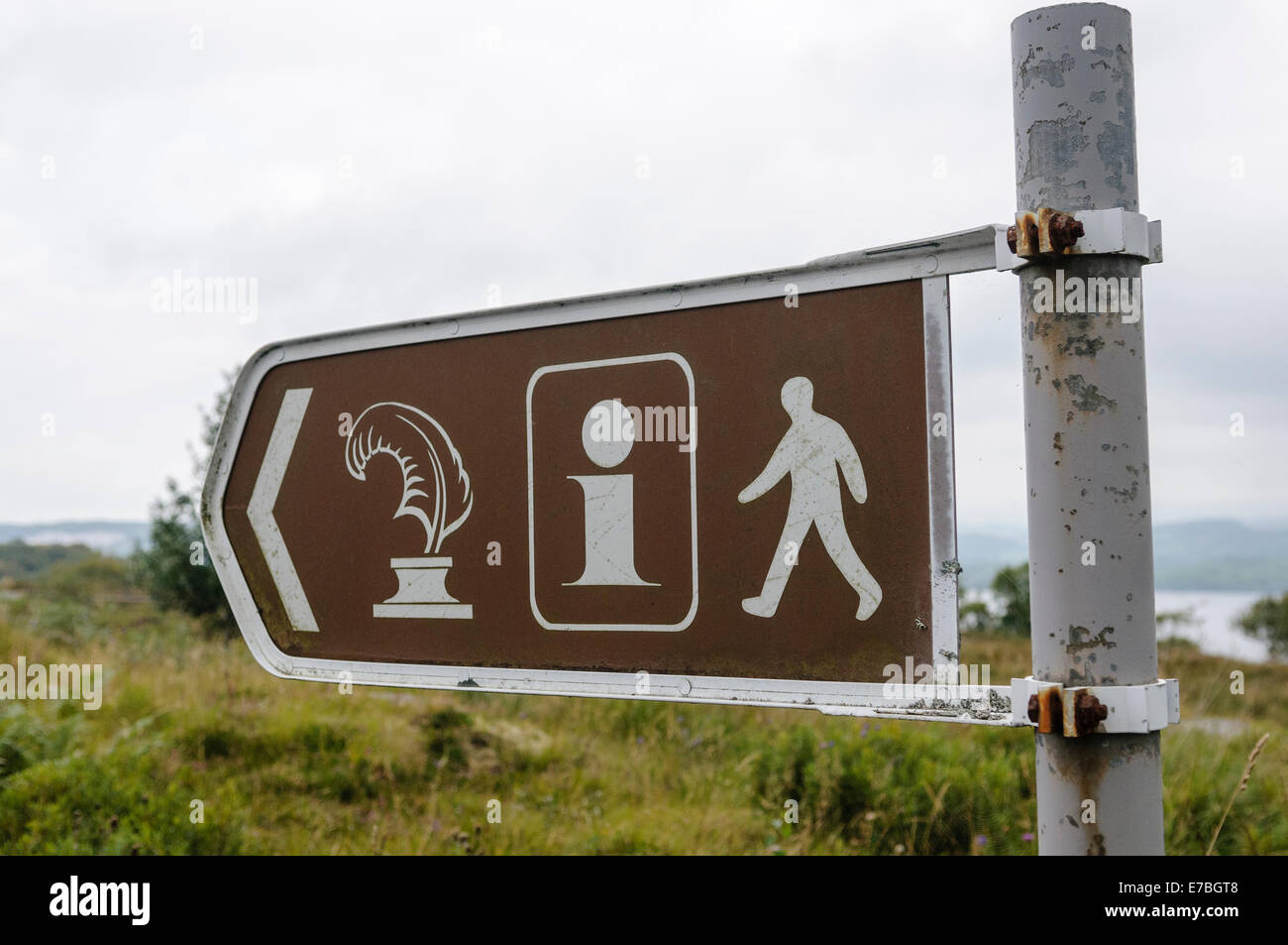 Walking path signs hi-res stock photography and images - Alamy