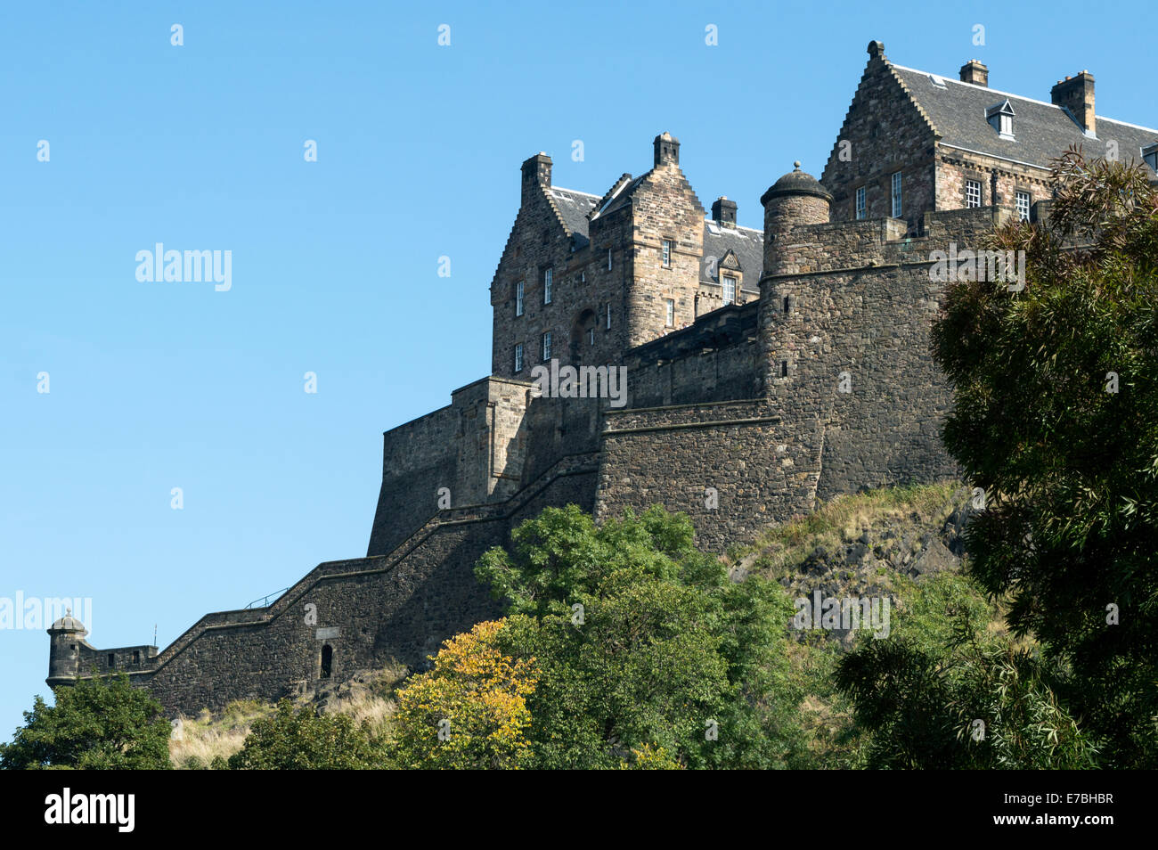 Edinburgh Castle viewed from Castle Terrace Stock Photo - Alamy