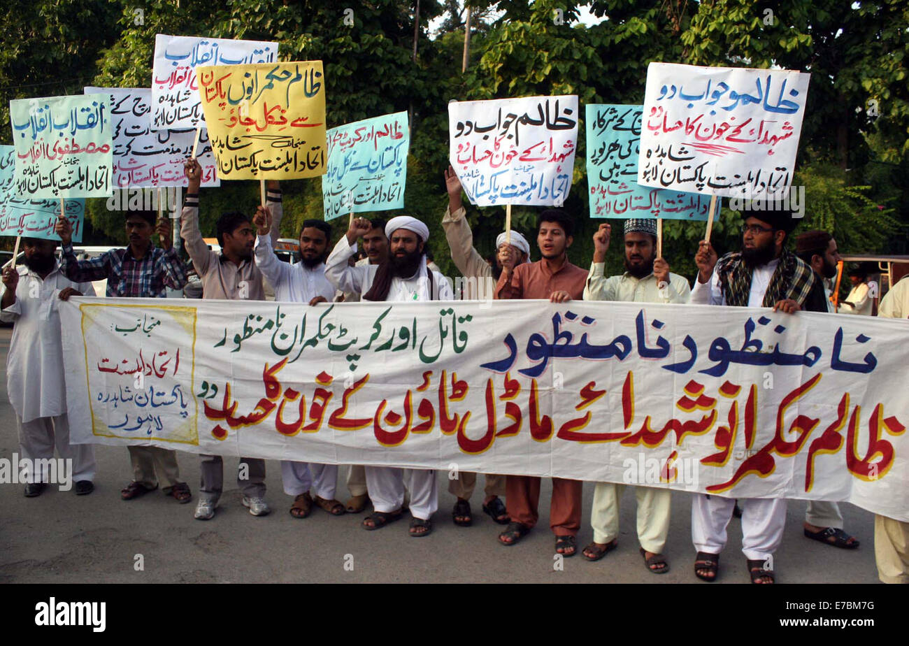 Members of Ittehad-e-Ahle Sunnat are chanting slogans against Model ...