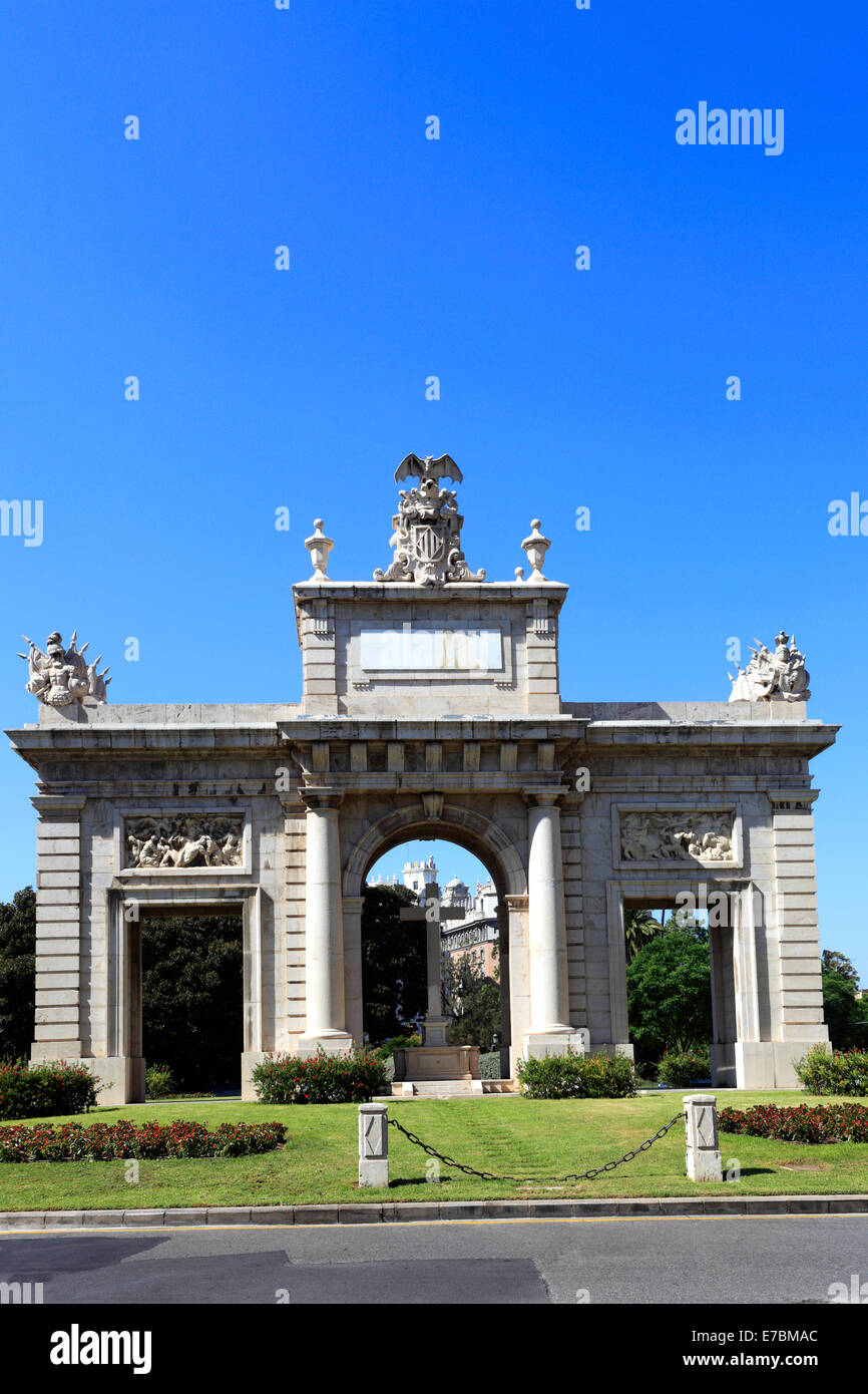 The town gate arch, Plaza Porta de la Mar, Valencia City, Spain, Europe ...