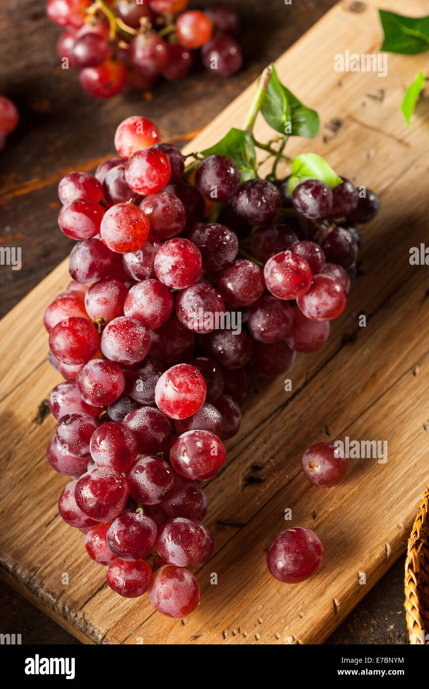 Raw grapes hi-res stock photography and images - Alamy