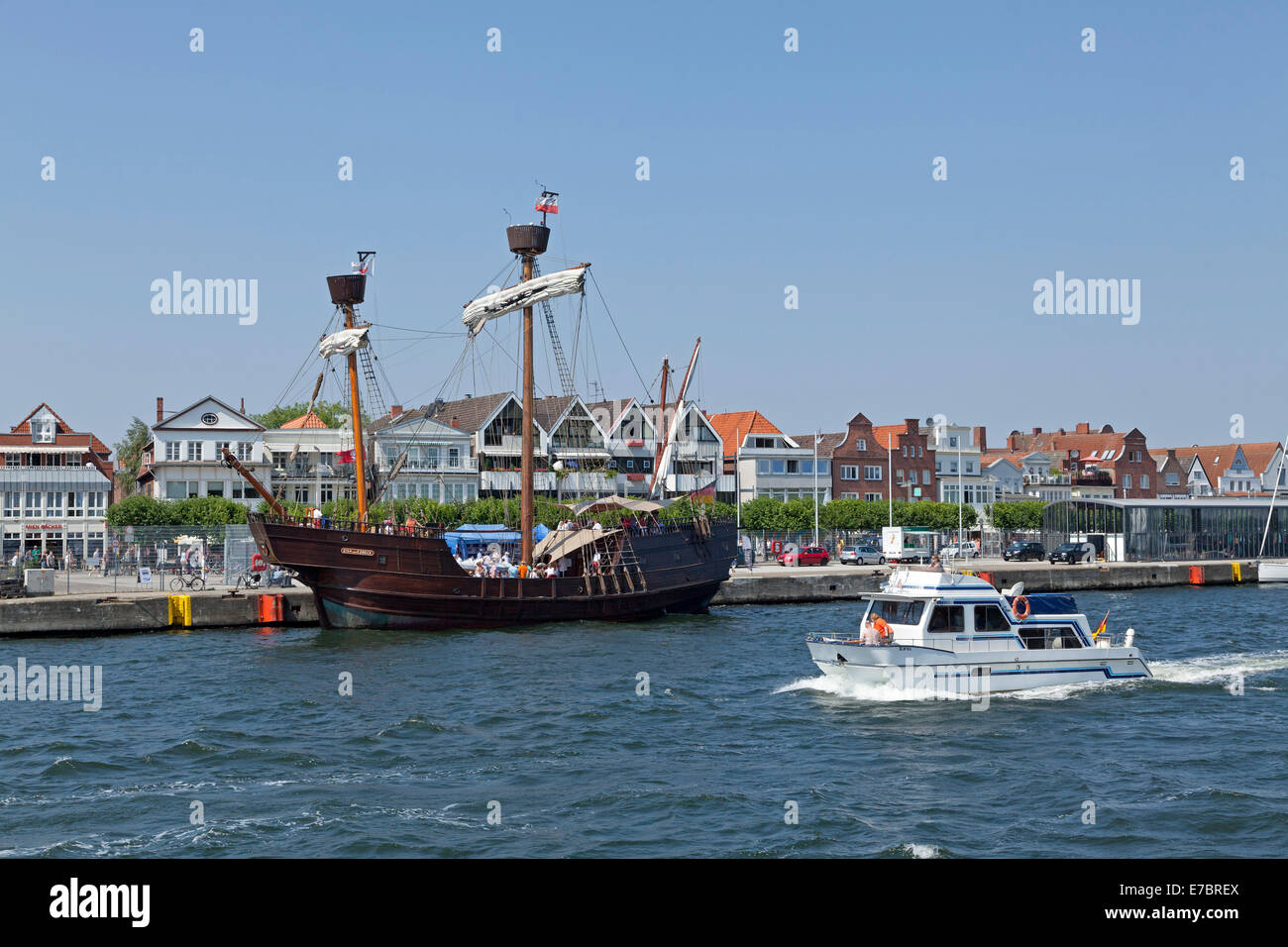Caravel 15th century hi-res stock photography and images - Alamy