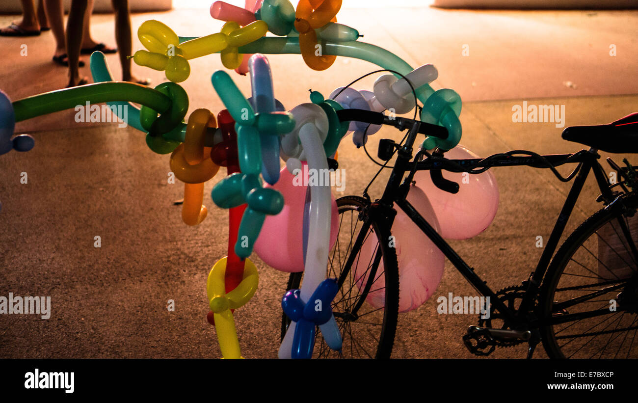Bicycle balloons hi-res stock photography and images - Alamy