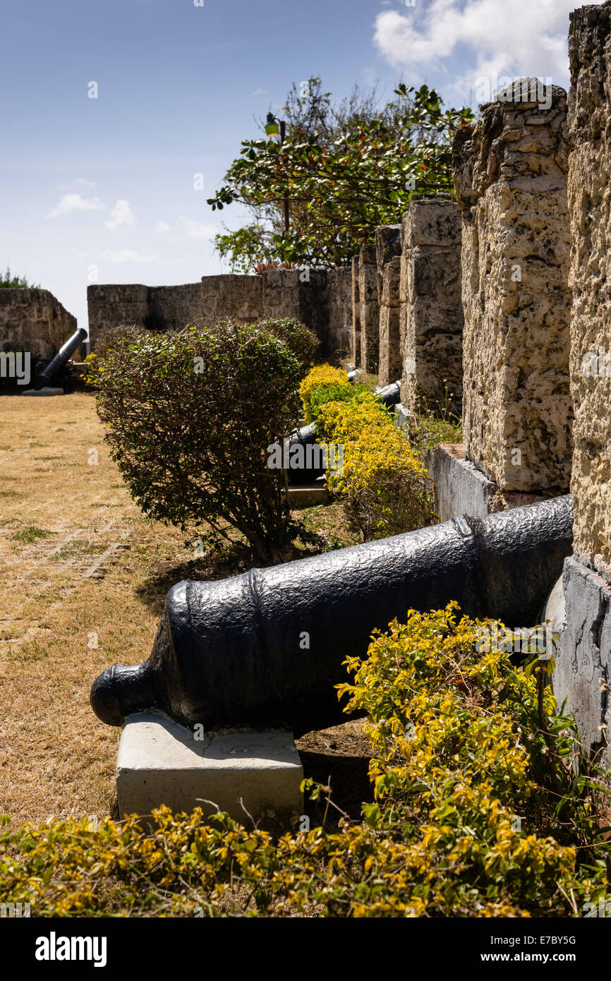 Cannons at Fort Milford in Store Bay, Western Tobago Stock Photo - Alamy