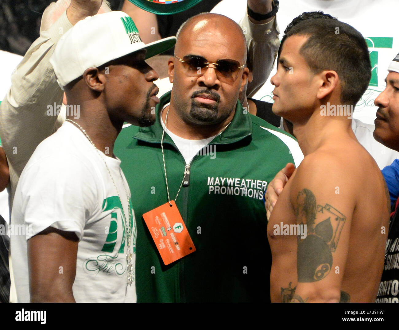 Mgm grand boxing crowd hi-res stock photography and images - Alamy