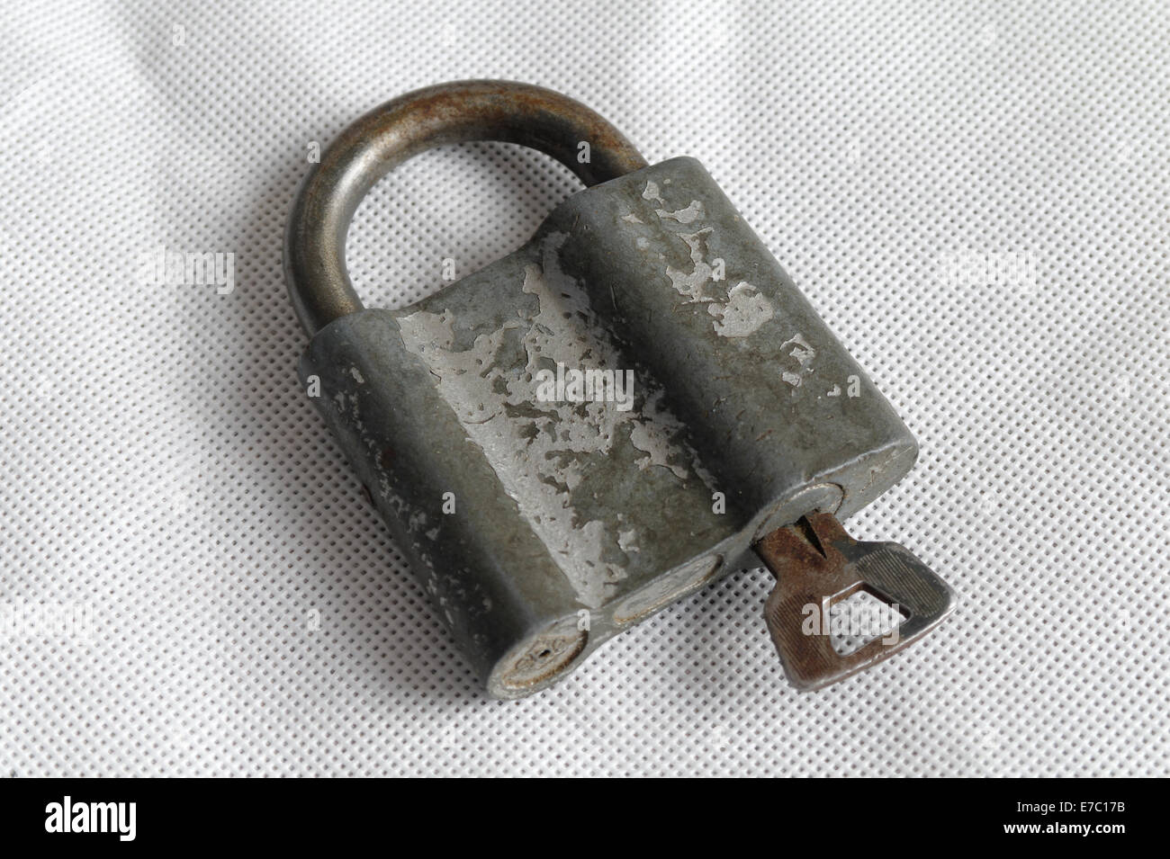 Old padlock and key hi-res stock photography and images - Alamy