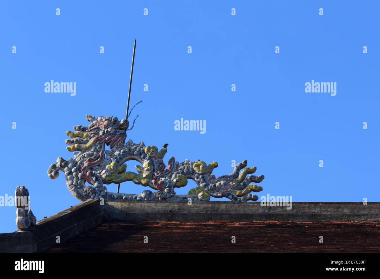 Dragon roof ornament vietnam hi-res stock photography and images - Alamy