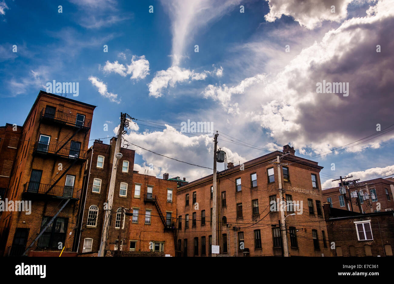 Sky over buildings architecture hi-res stock photography and images - Alamy
